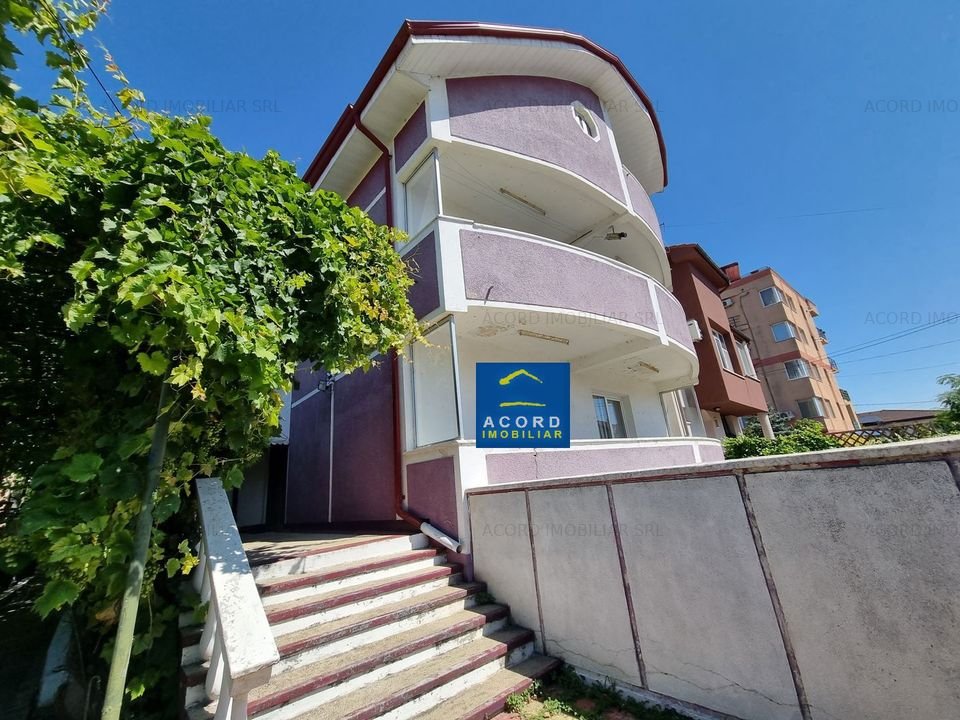 Ovidiu-vila D+P+1+M libera aproape de lac - individuala cu 7 camere de ...