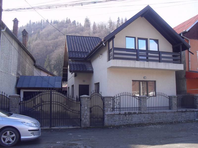 Casa de vanzare Rucar Arges - casa/vila cu 6 camere de vanzare in Rucăr ...
